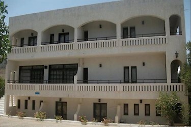 Emerald Hotel (ex. Emerald Apts & Hotel, Emerald Hotel & Apartments ...