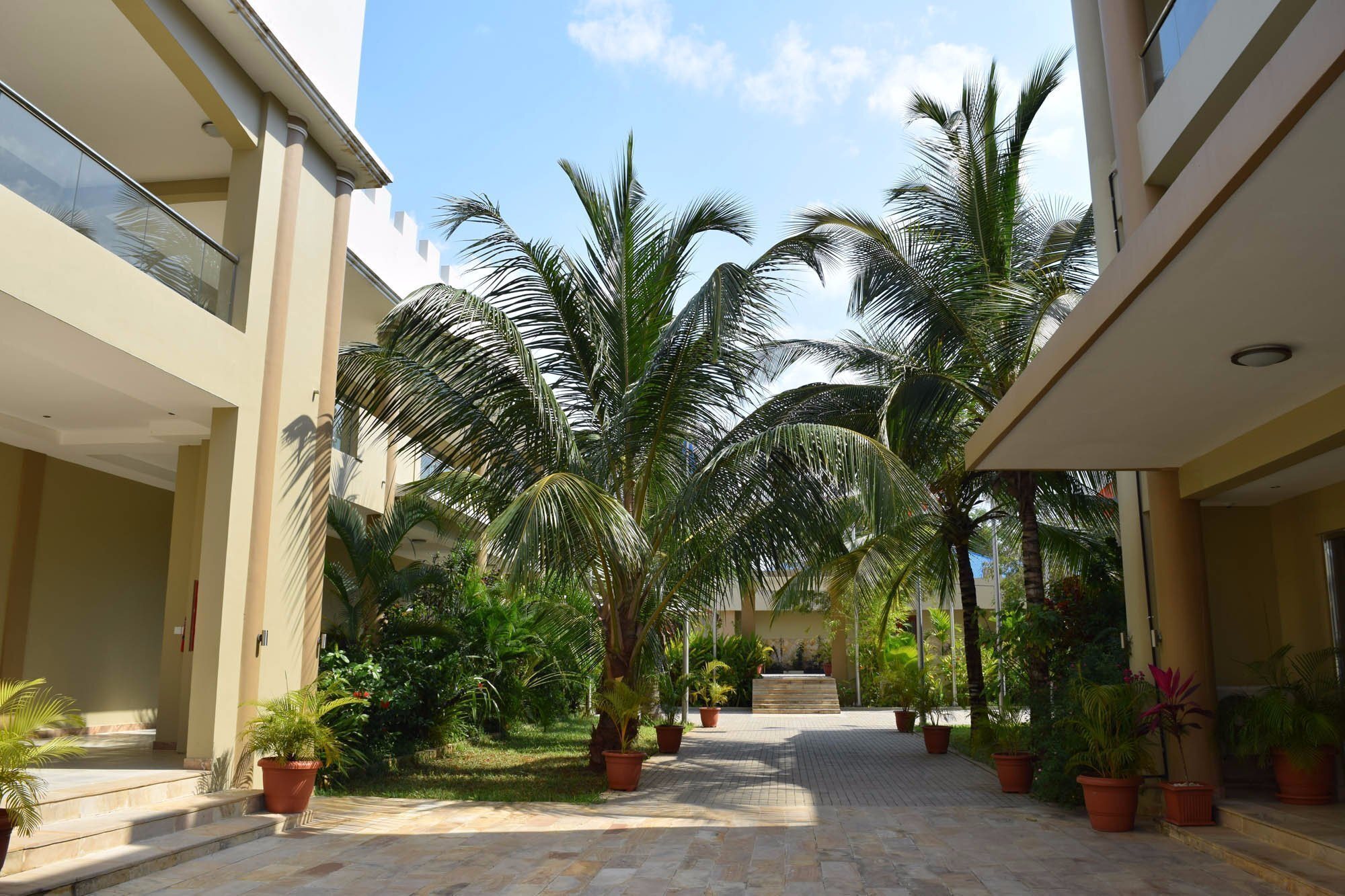 Ngalawa Hotel & Resort — тури в готель Ngalawa Hotel & Resort (Танзанія ...